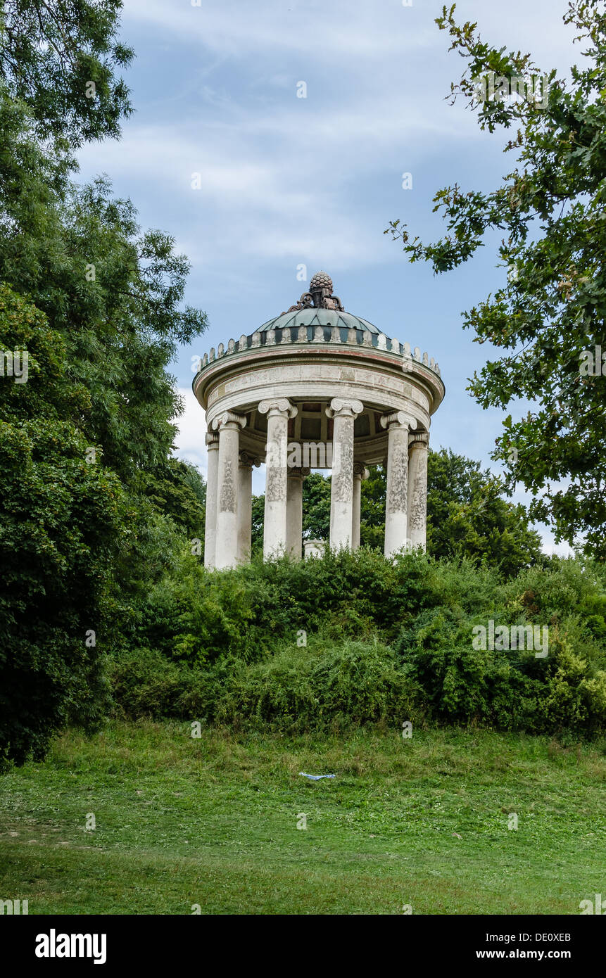 The Monopteros. A Ancient temple in the Englischer Garden In Munich ...