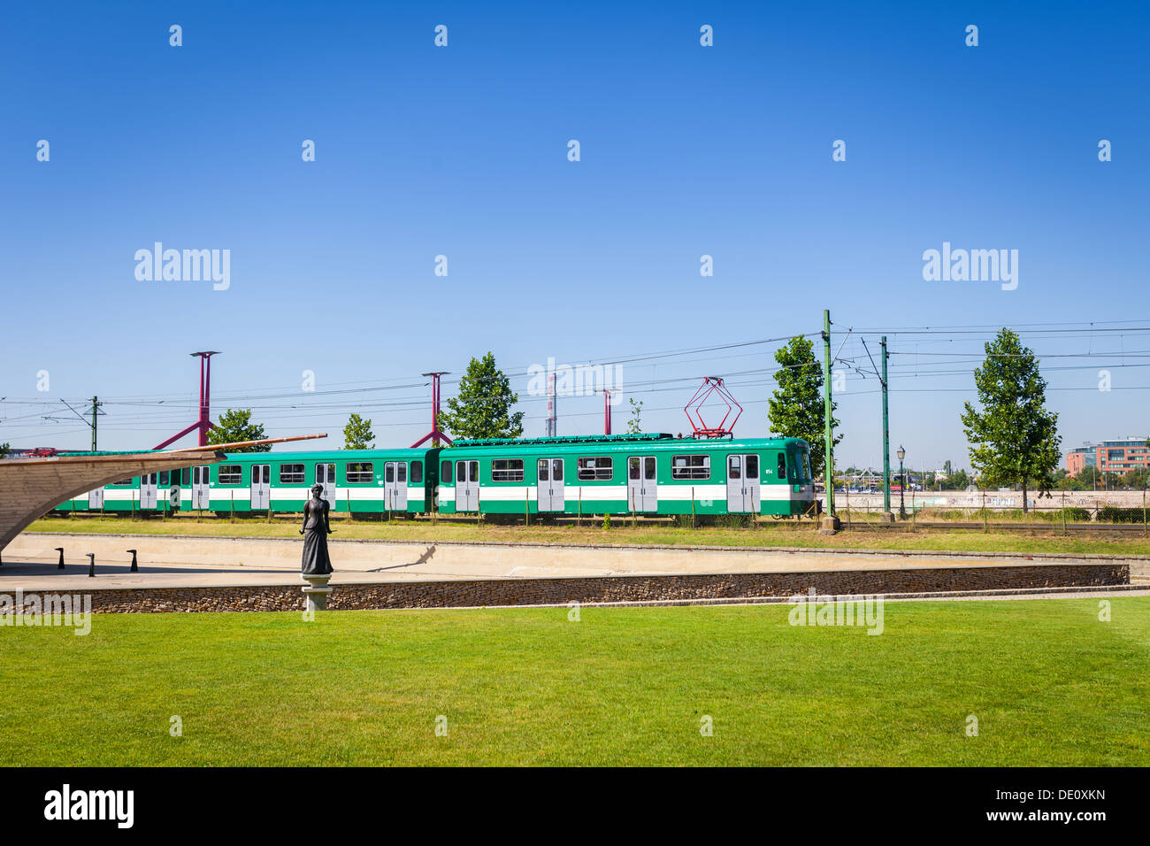 Green train carriage hi-res stock photography and images - Alamy