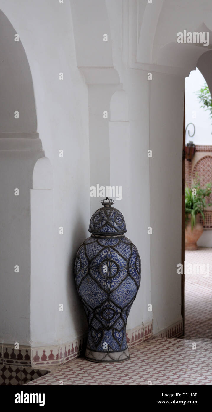 Morrocan pottery hi-res stock photography and images - Alamy