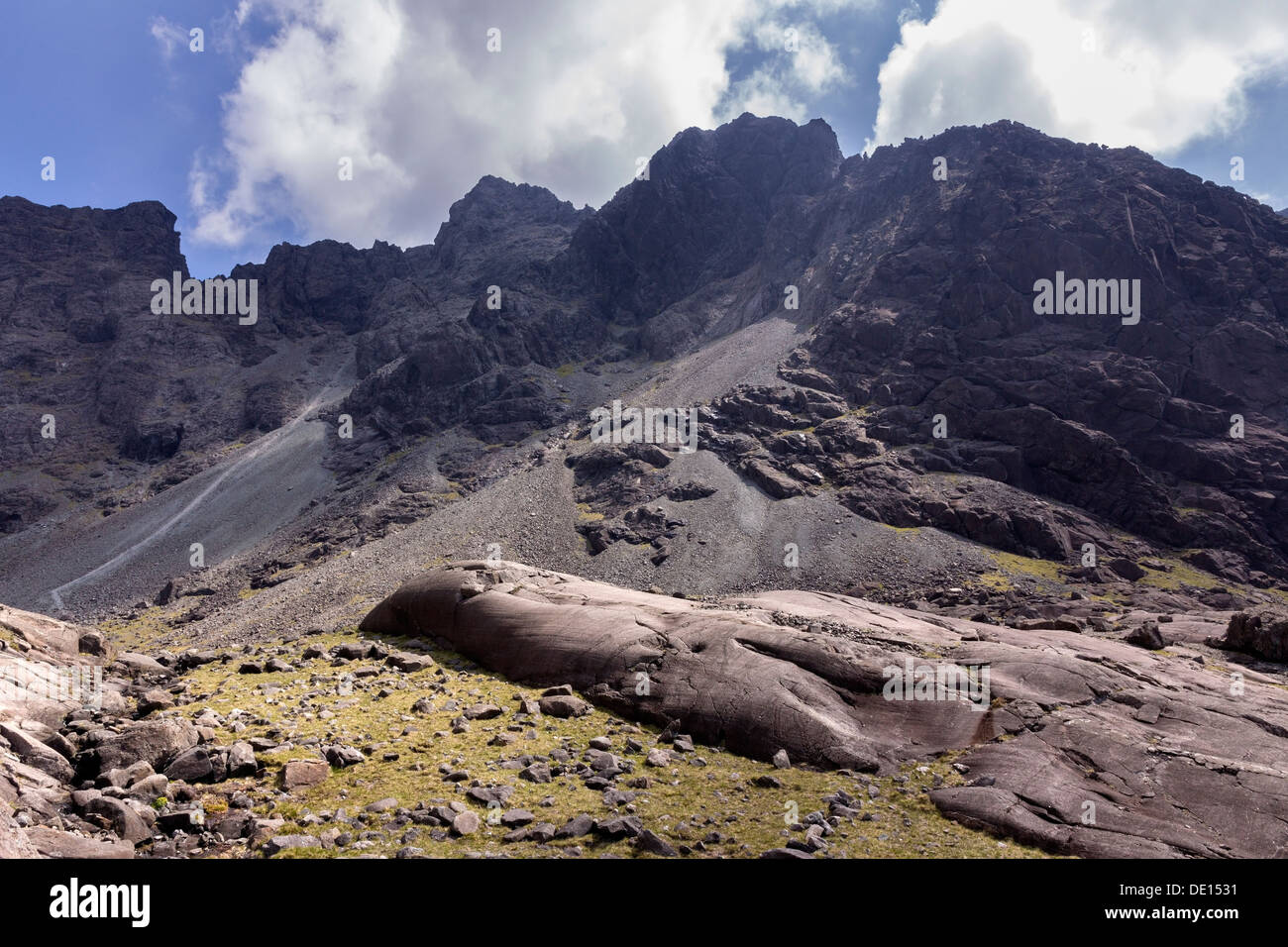 Black Cuillin mountain ridge, Coire Lagan, Glenbrittle, Isle of Skye ...