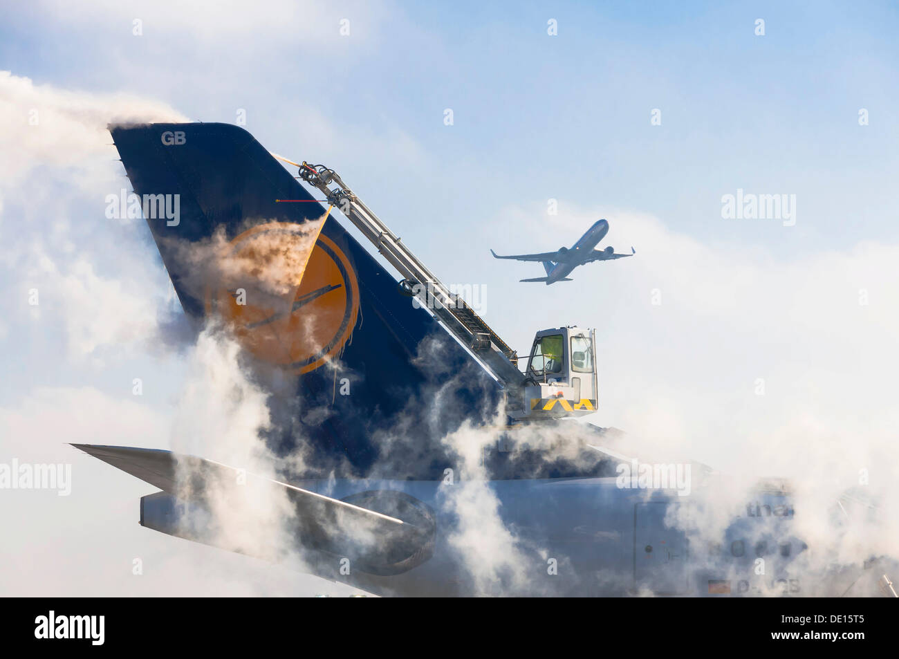 Lufthansa tail hi-res stock photography and images - Alamy