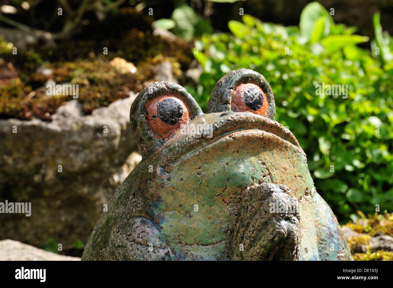 Frog statue hi-res stock photography and images - Alamy