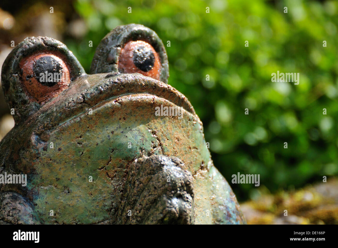 Frog statue hi-res stock photography and images - Alamy