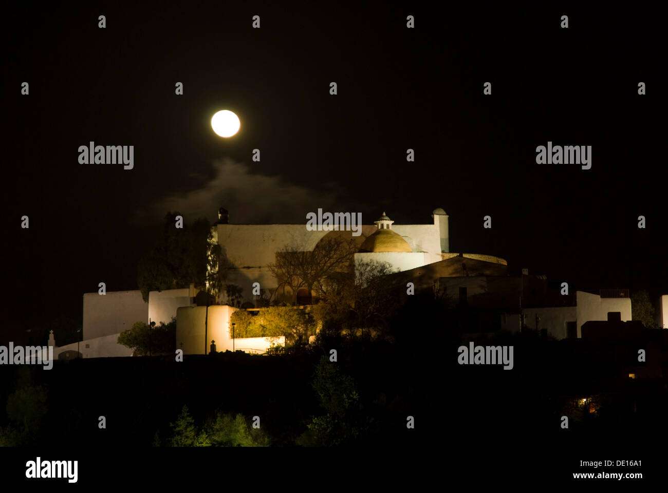 Full moon church hi-res stock photography and images - Alamy