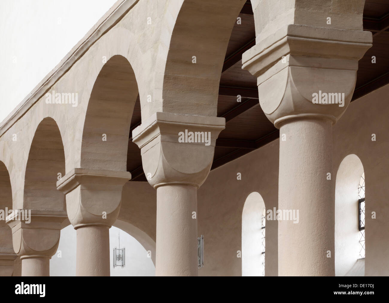 Jakobskirche, St. James's Church, Romanesque columns with cushion ...