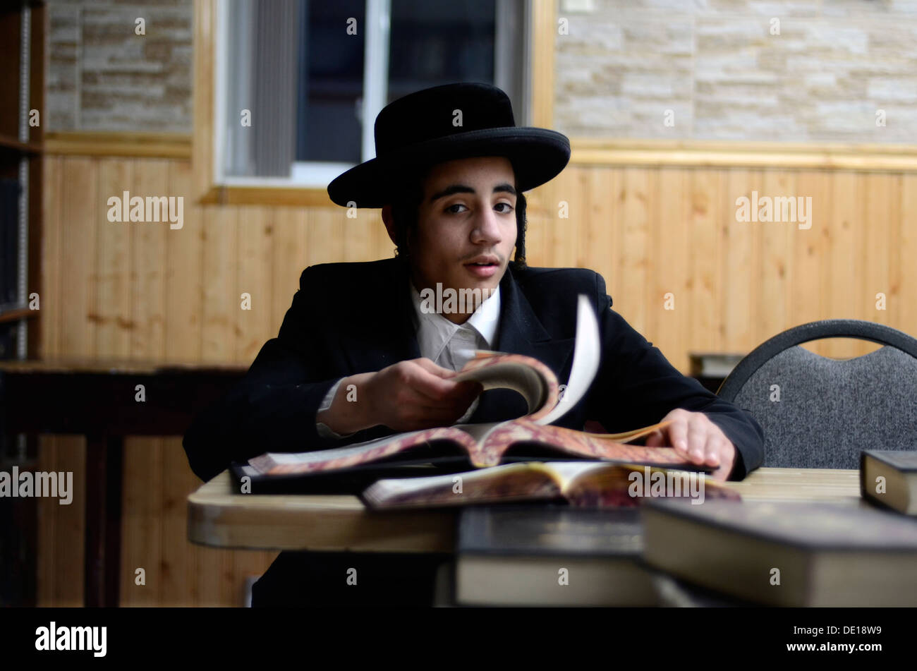 Haredi jewish men hi-res stock photography and images - Alamy