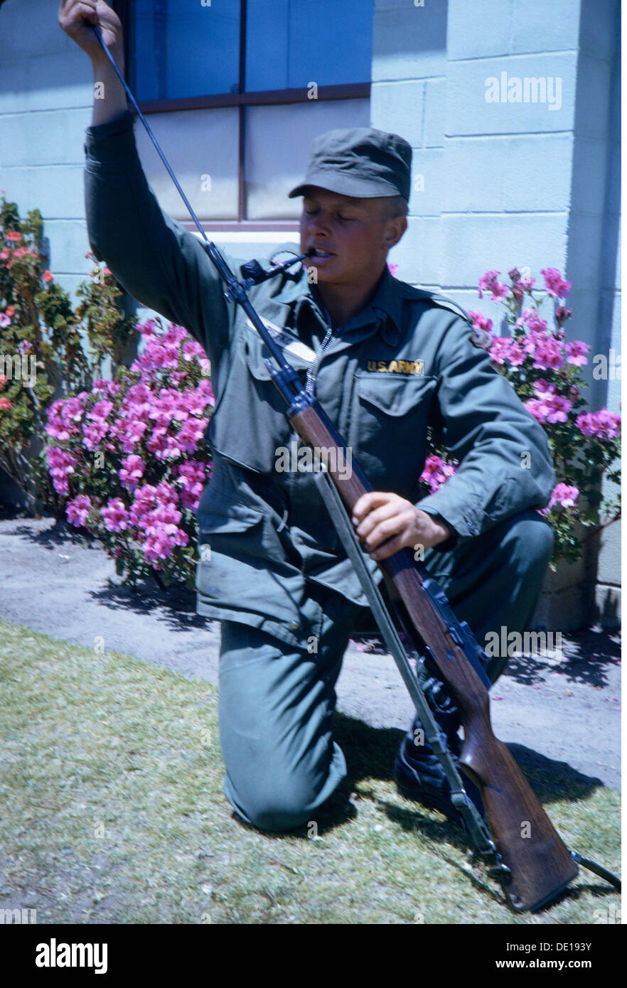 Soldier cleaning weapon hi-res stock photography and images - Alamy