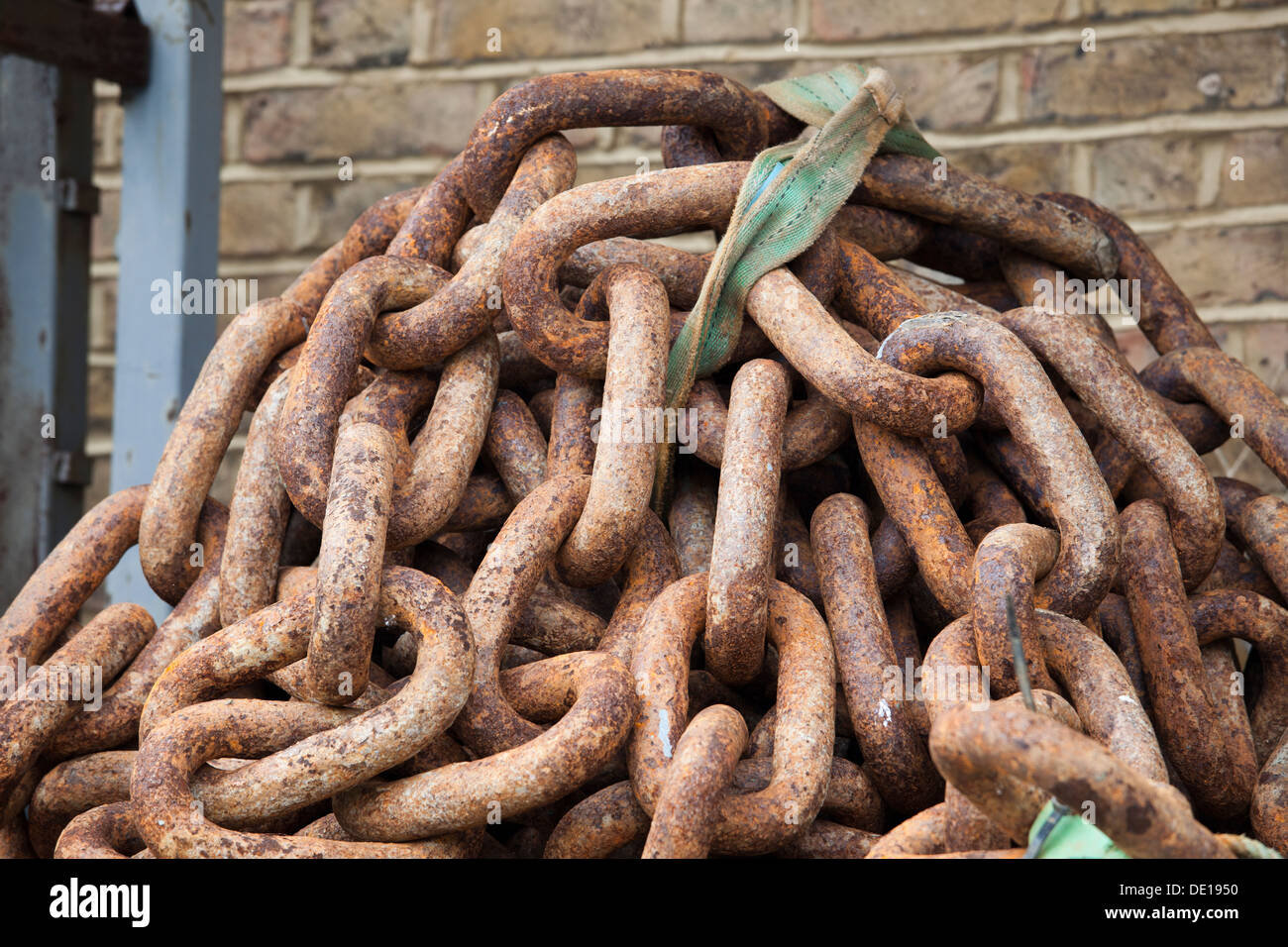 Iron restraint hi-res stock photography and images - Alamy