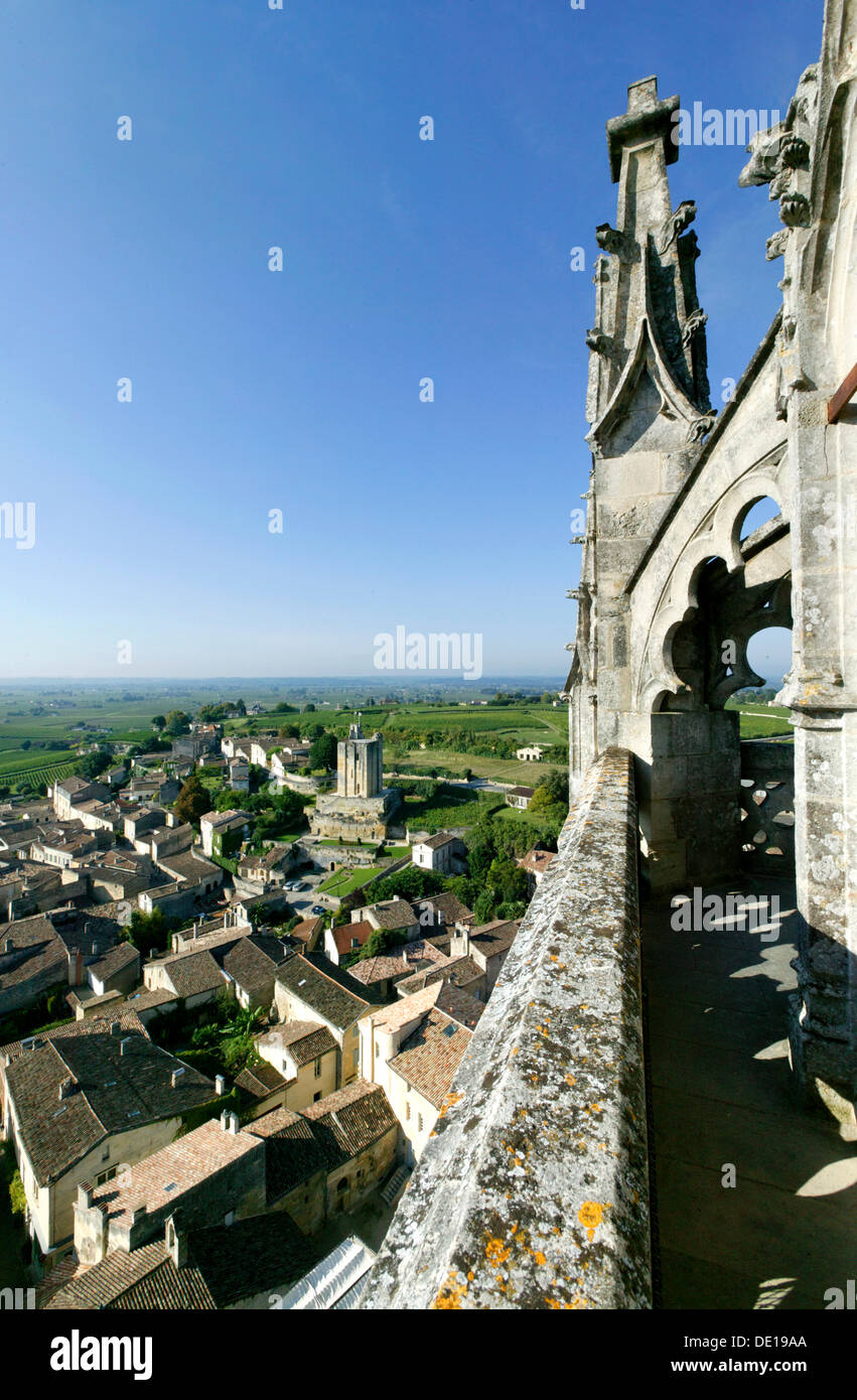 View saint emilion from monolithic church hi-res stock photography and ...