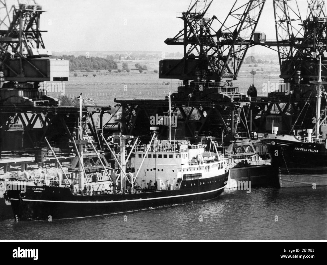 Western ships Black and White Stock Photos & Images - Alamy