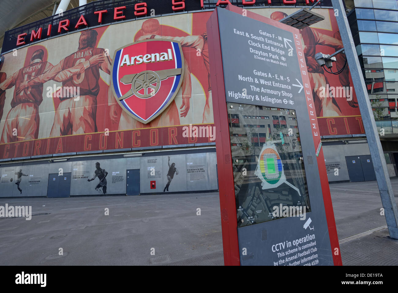 Empty football stadium arsenal hi-res stock photography and images - Alamy