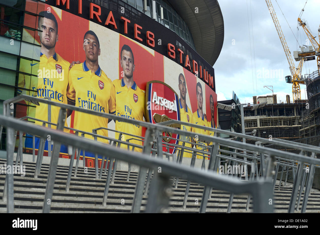 Arsenal emirates stadium construction hi-res stock photography and ...