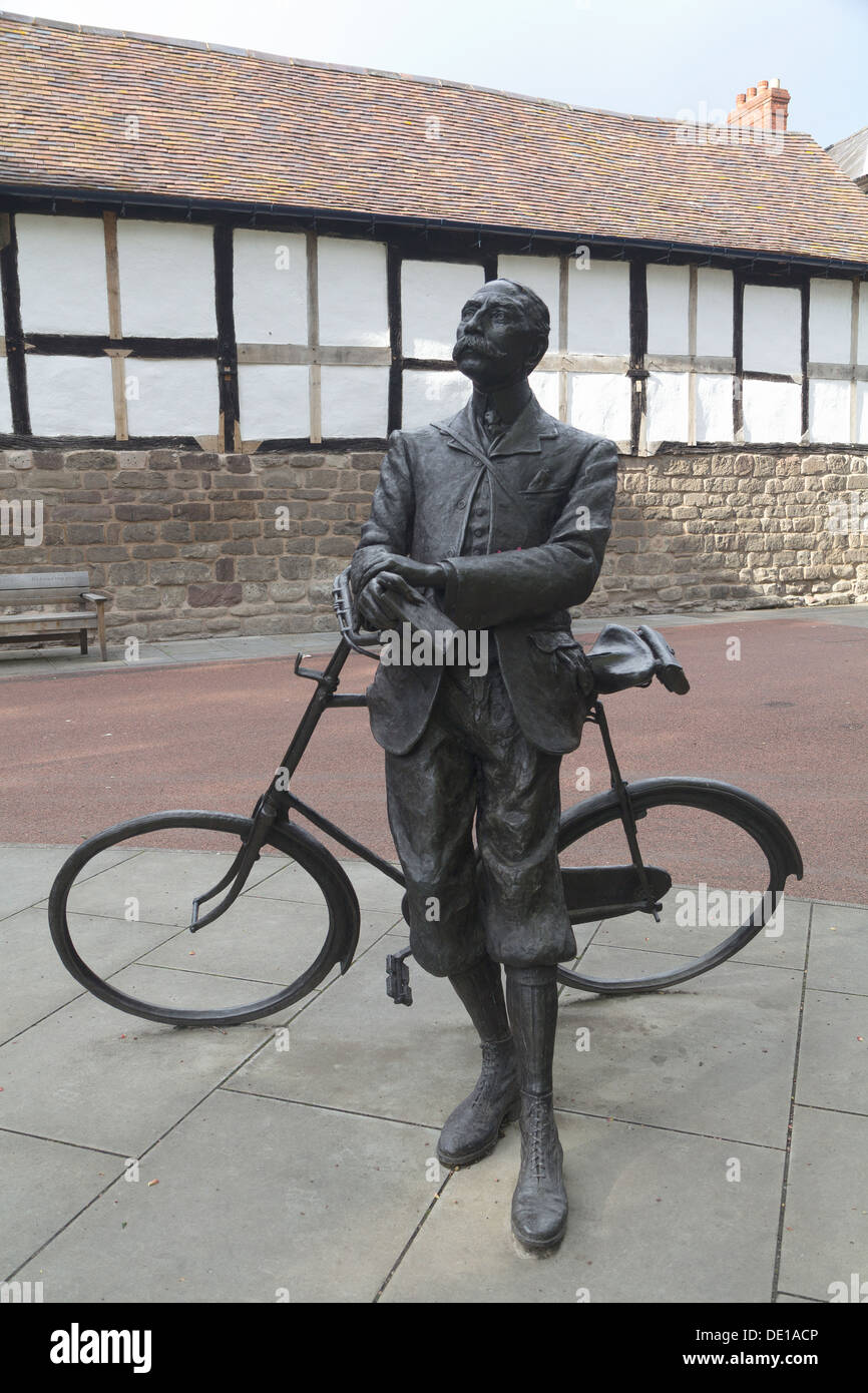 The bronze Edward Elgar Statue in the grounds of Hereford Cathedral ...