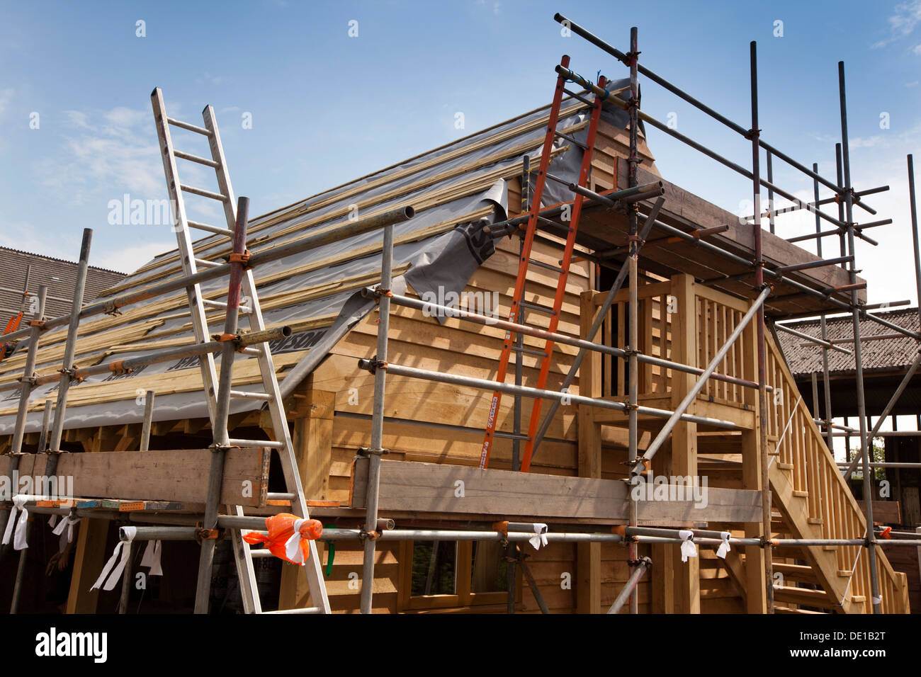 Timber scaffolding hi-res stock photography and images - Alamy