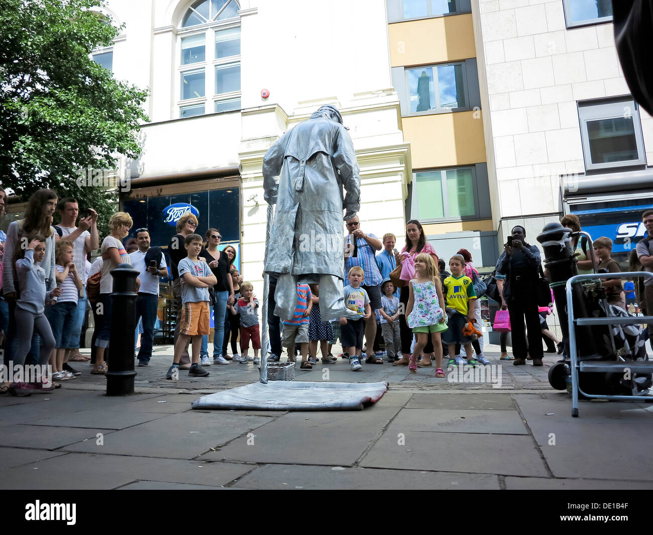 Human statue covent garden london hi-res stock photography and images ...