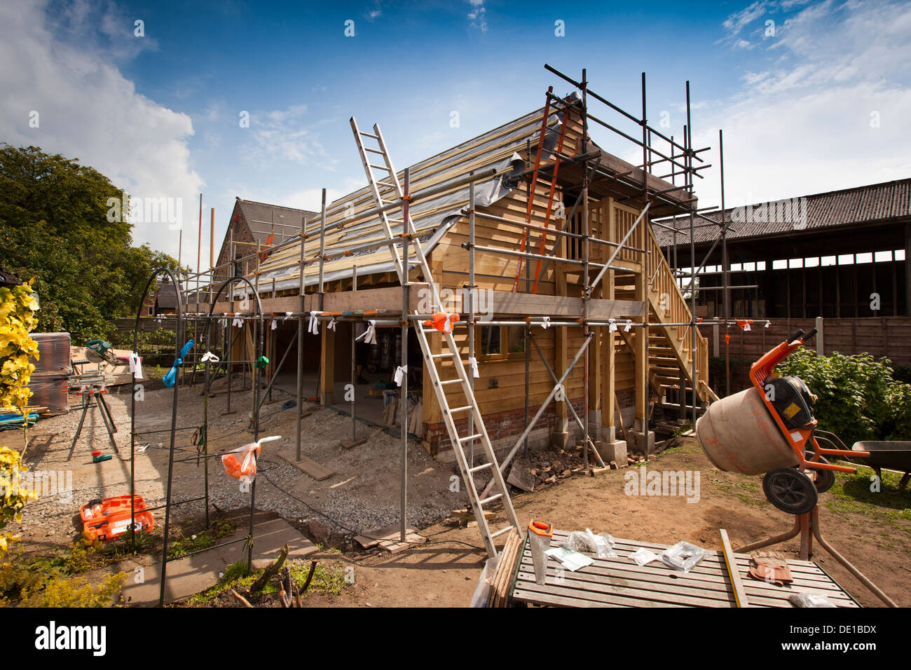 self building house, constructing green oak timber framed garage ...