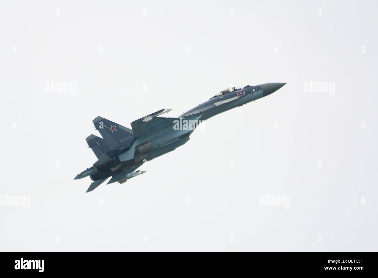 Sukhoi su 35s hi-res stock photography and images - Alamy