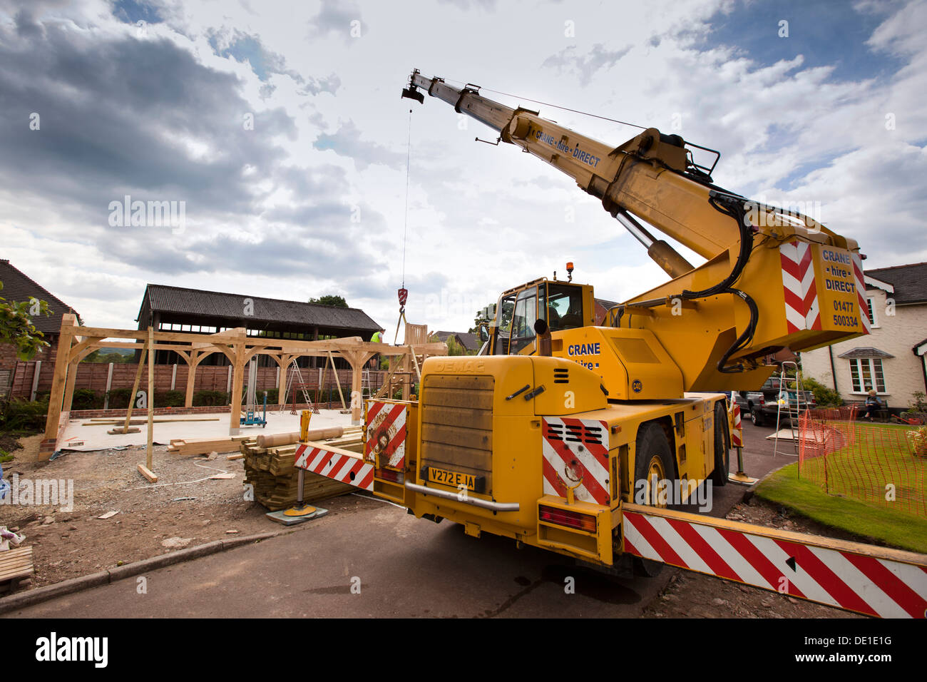 self building house, constructing green oak timber framed structure ...