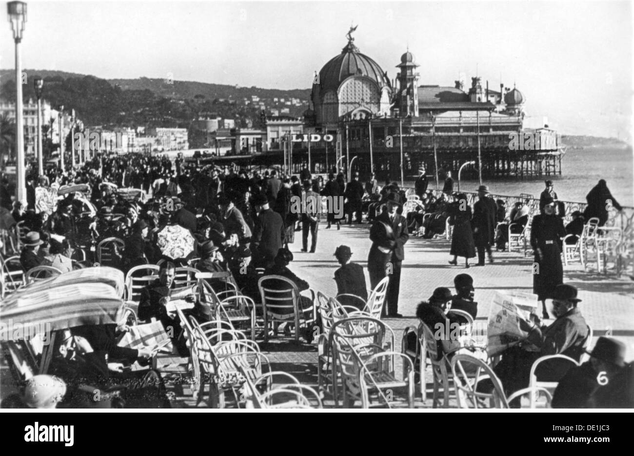 Promenade Walks High Resolution Stock Photography and Images - Alamy