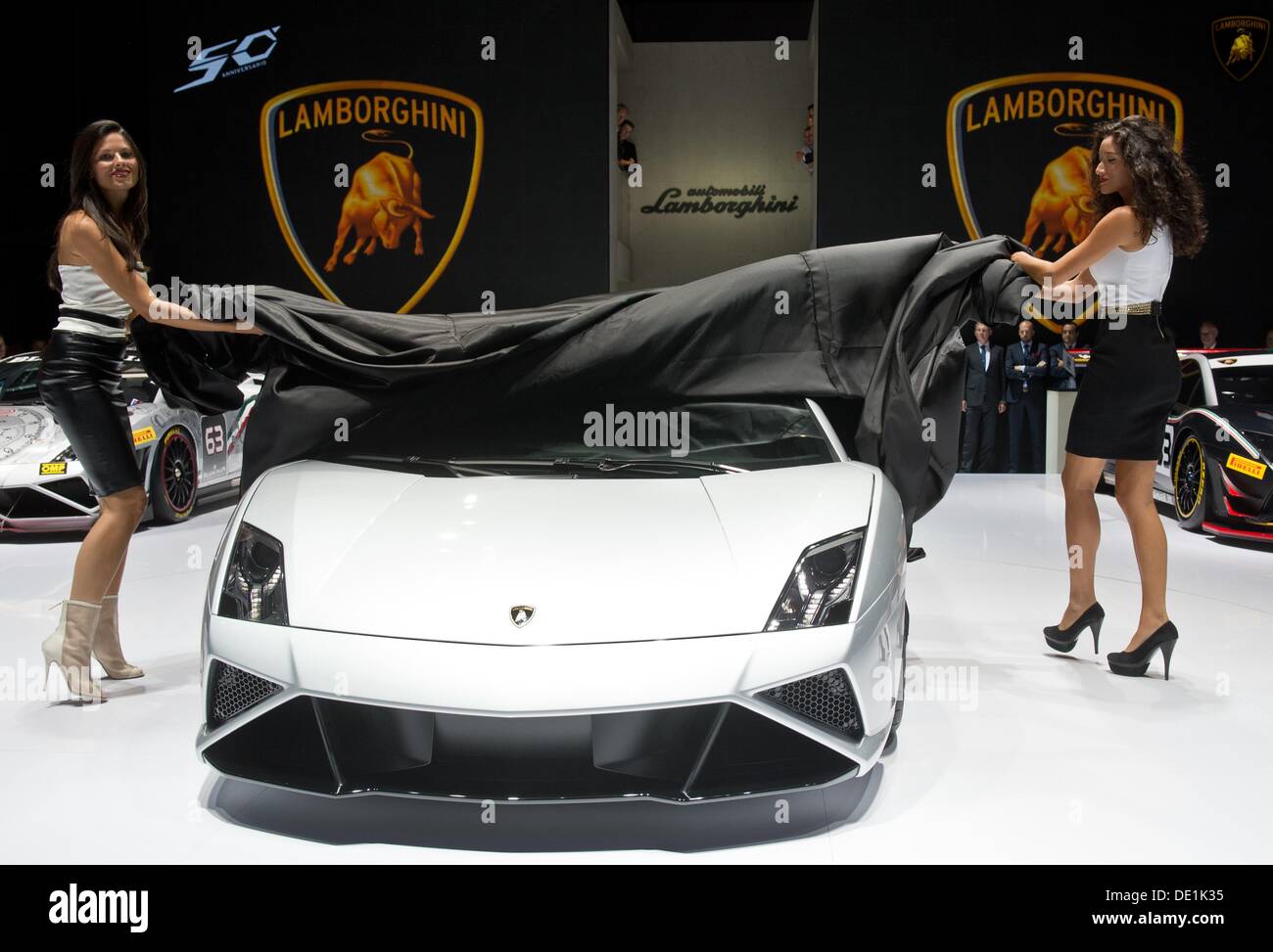 Car show hostesses hi-res stock photography and images - Alamy