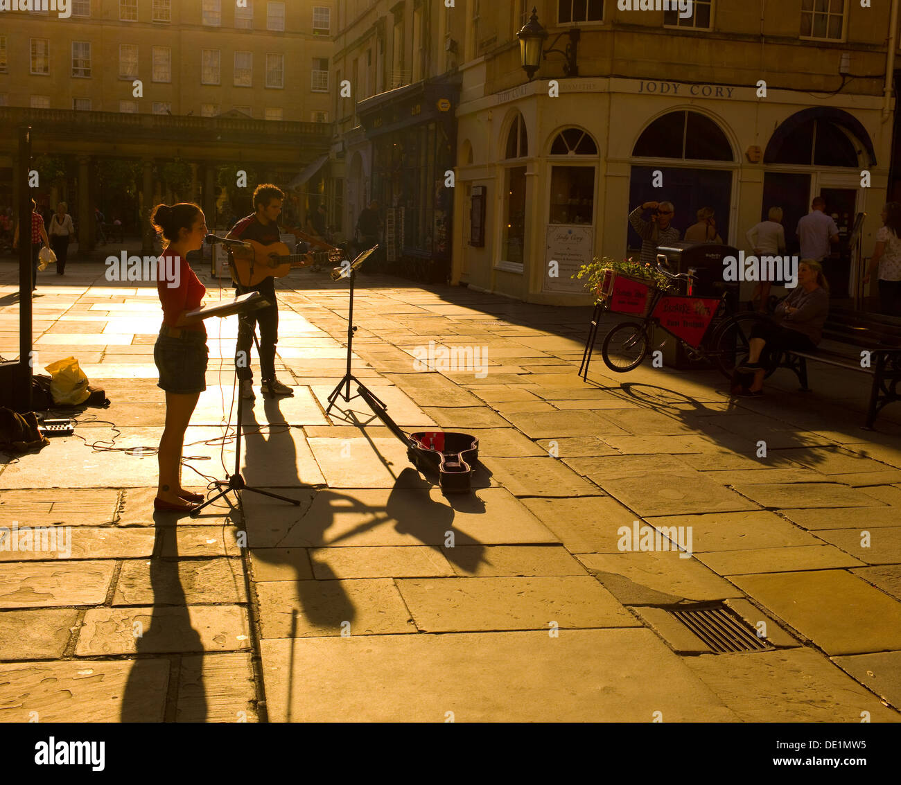 English performers hi-res stock photography and images - Alamy