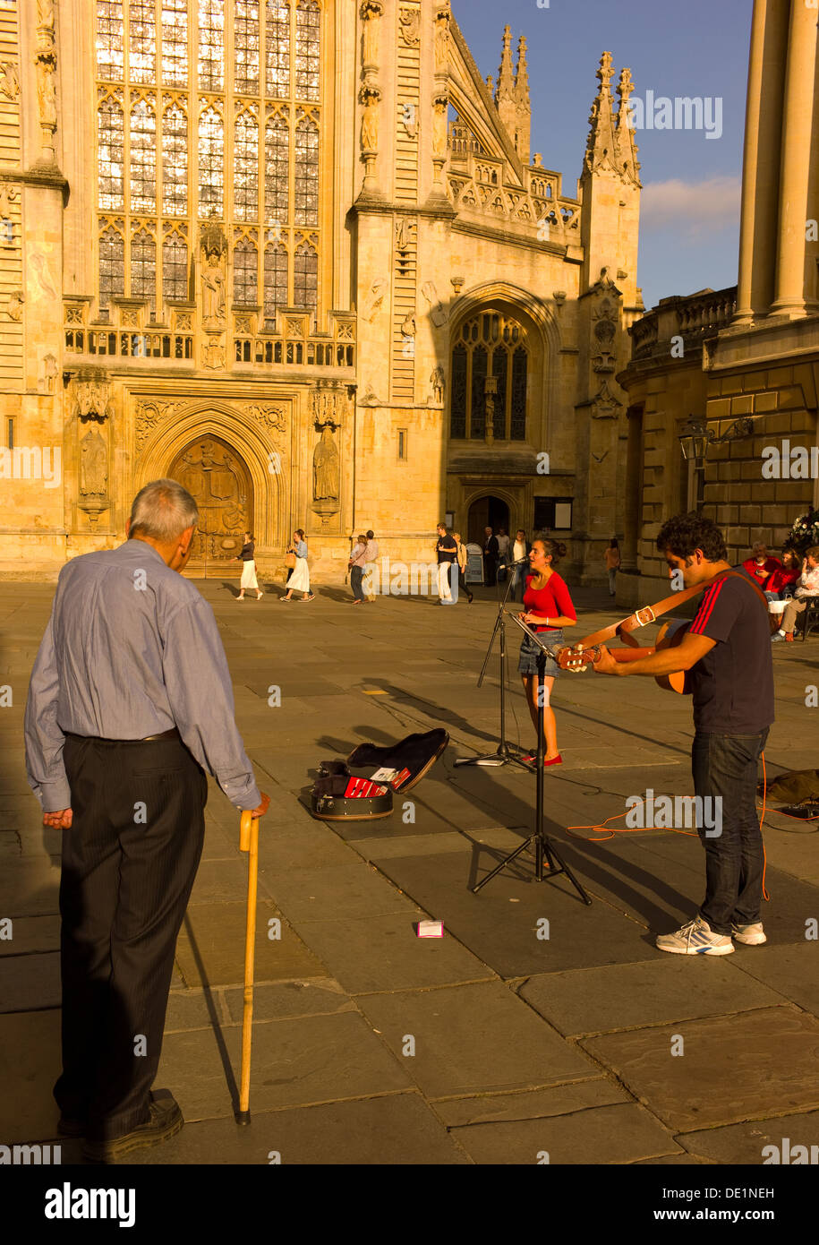 English performers hi-res stock photography and images - Alamy