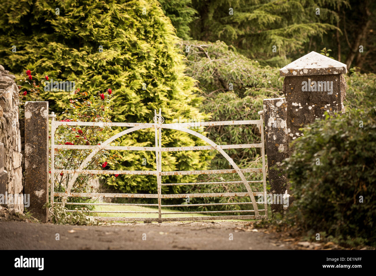 Old house gate entrance and Piers Stock Photo - Alamy