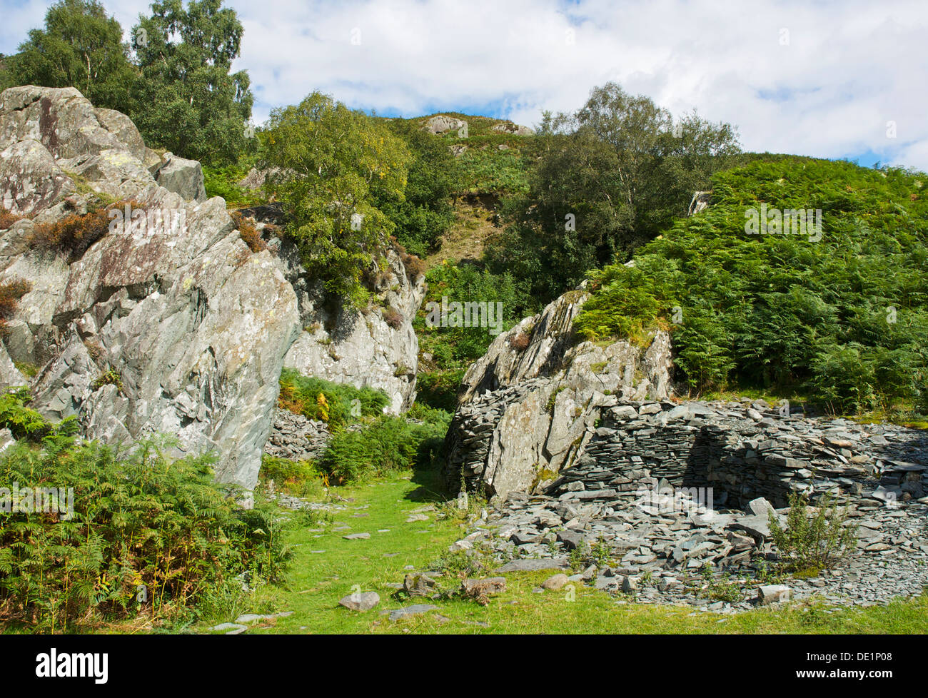 Old slate quarry above the village of Chapel Stile, Langdale, Lake ...