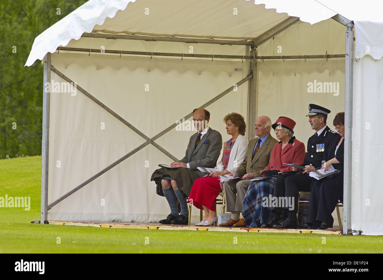 Queen elizabeth ii at balmoral castle hi-res stock photography and ...