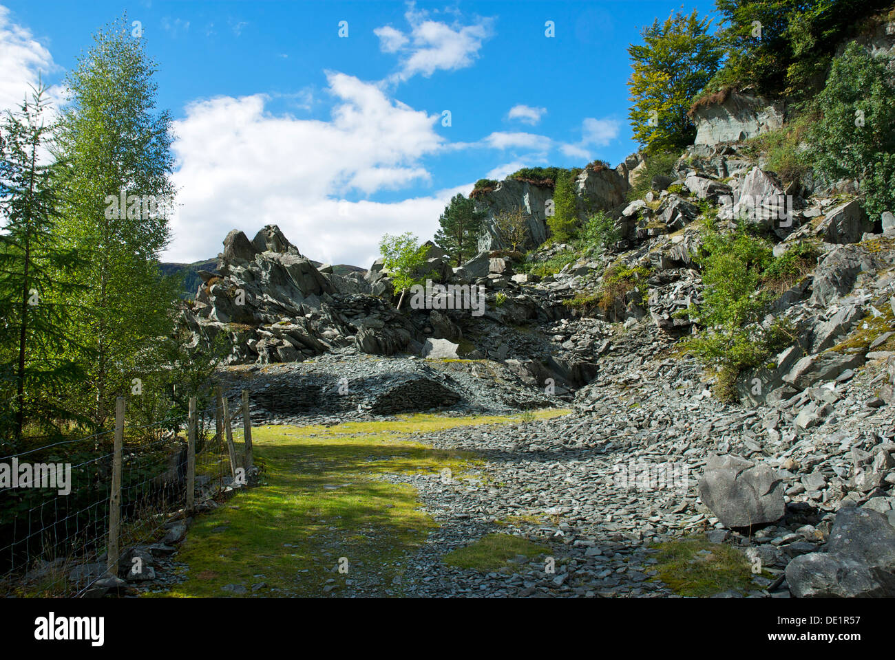 Old slate quarry above the village of Chapel Stile, Langdale, Lake ...