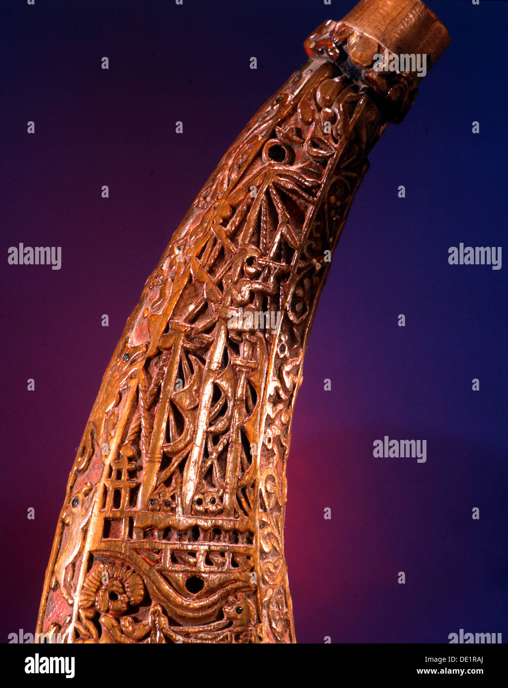 A carved powder horn hi-res stock photography and images - Alamy