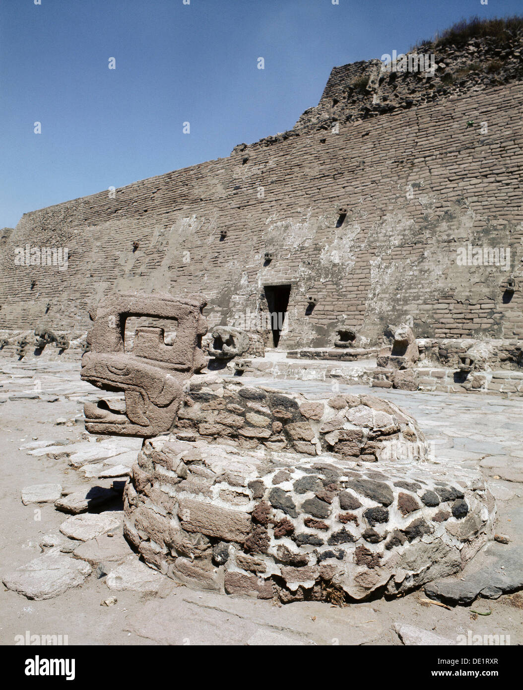 Xiuhcoatl statue hi-res stock photography and images - Alamy