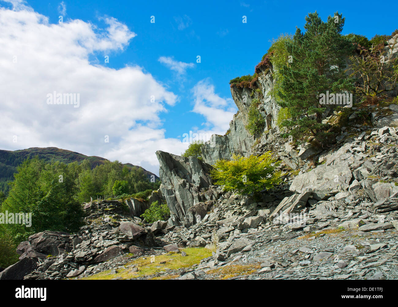 Old slate quarry above the village of Chapel Stile, Langdale, Lake ...