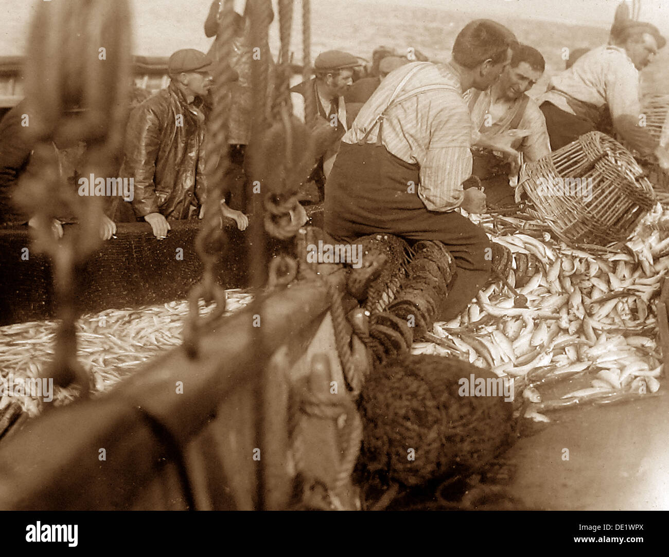Fishwives fishing fishermen hi-res stock photography and images - Alamy