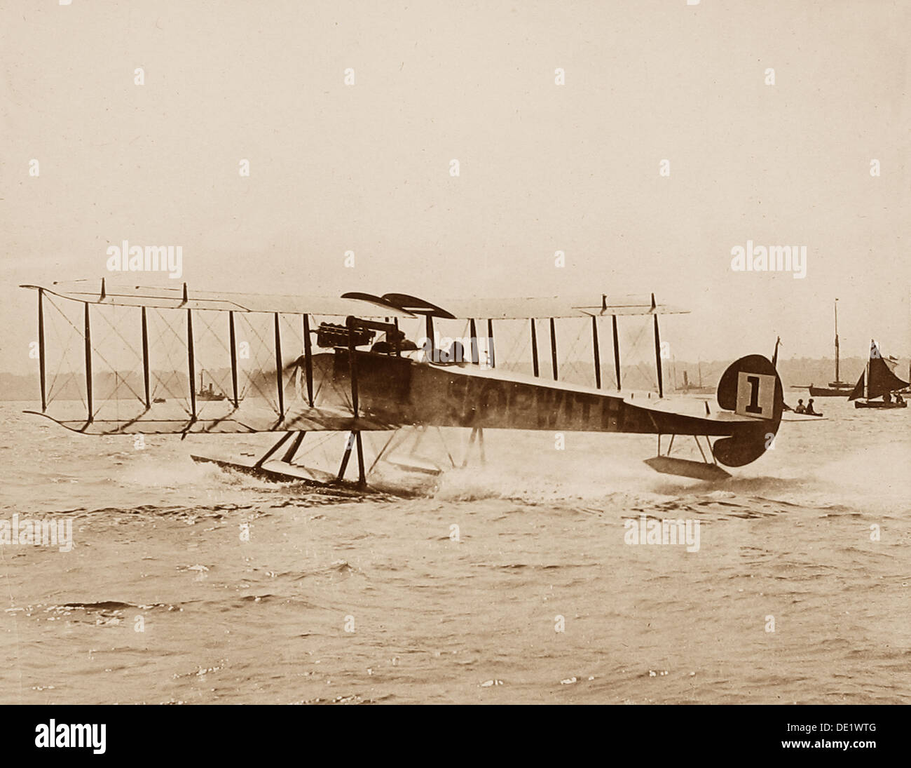 Hydroplane airplane hi-res stock photography and images - Alamy