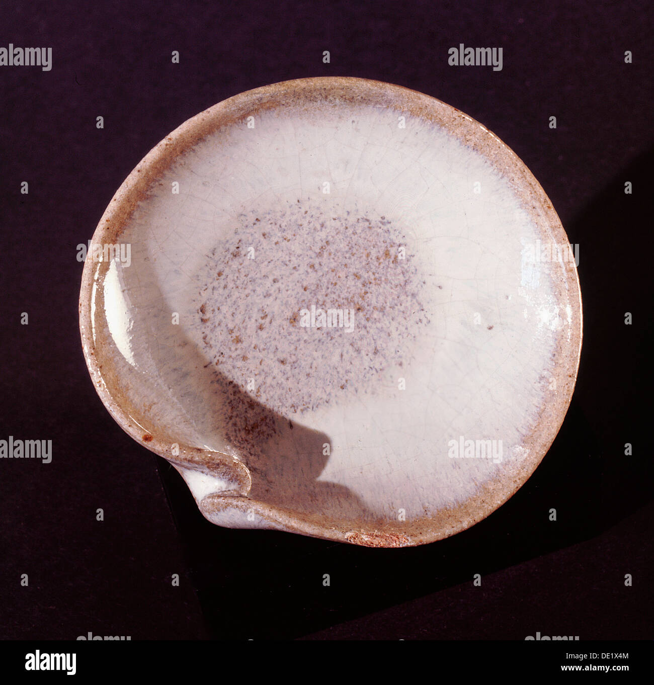 Shell shaped vessel hi-res stock photography and images - Alamy