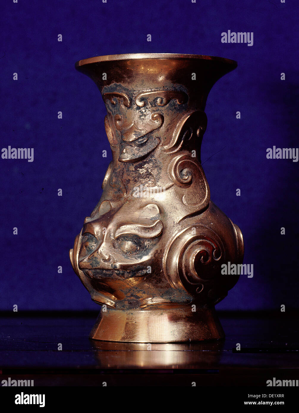 Gold sheet overlay hi-res stock photography and images - Alamy