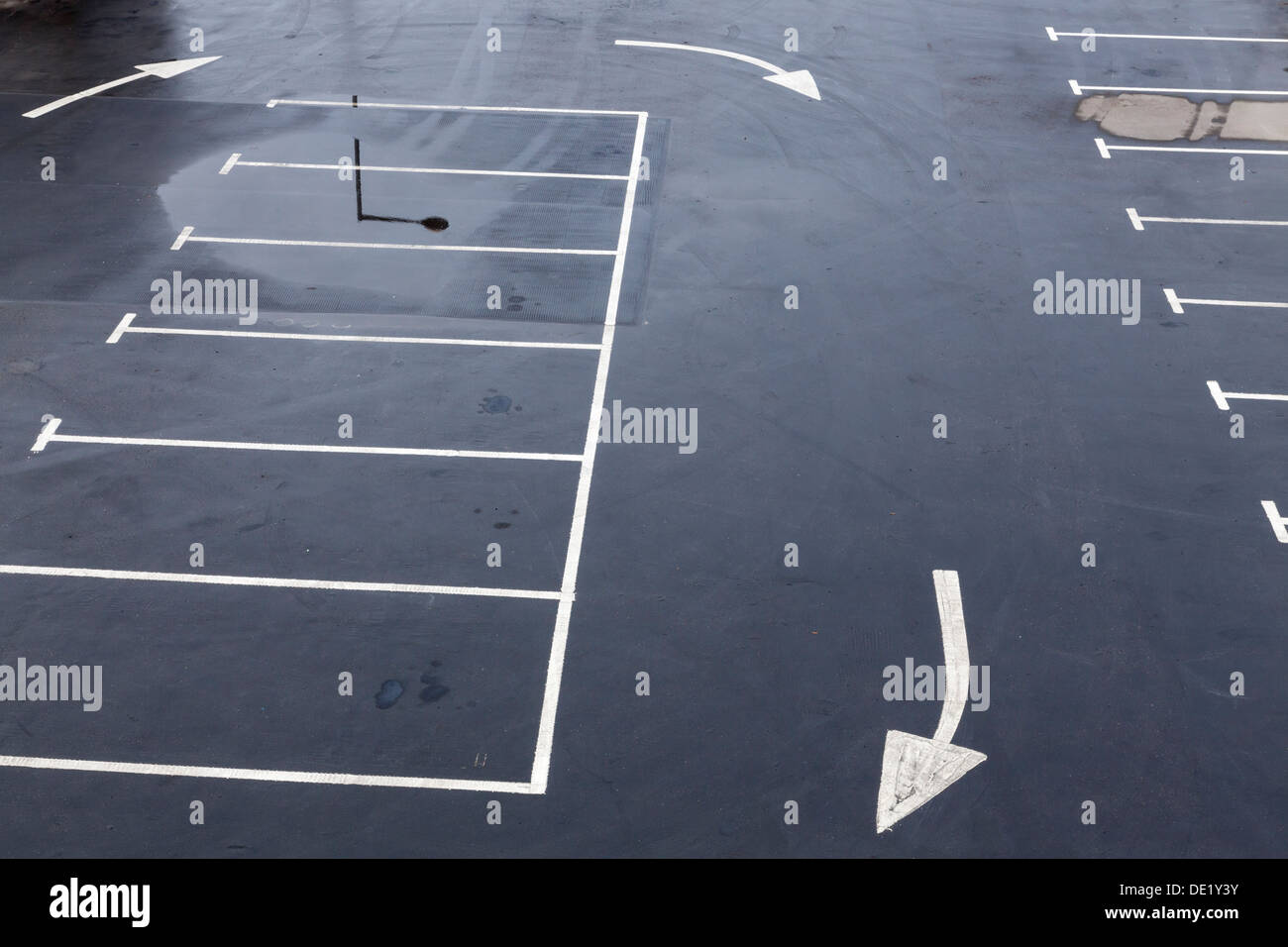 Car park markings hi-res stock photography and images - Alamy