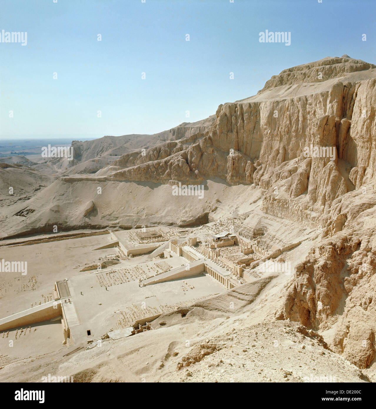 Queen hatshepsut funerary temple hi-res stock photography and images ...
