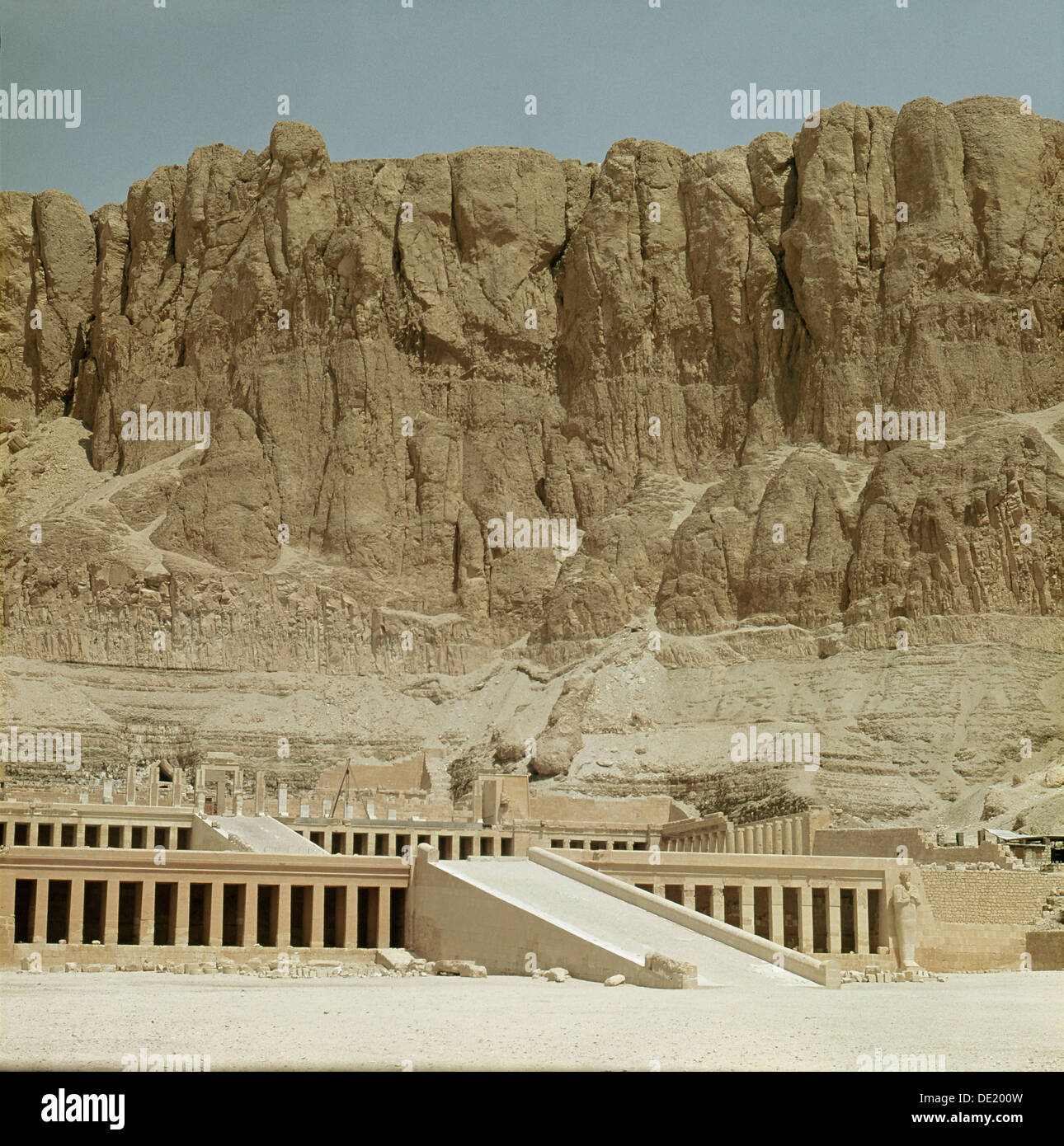 Queen hatshepsut funerary temple hi-res stock photography and images ...