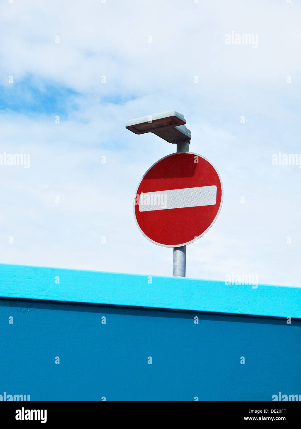 Entry traffic sign hi-res stock photography and images - Alamy