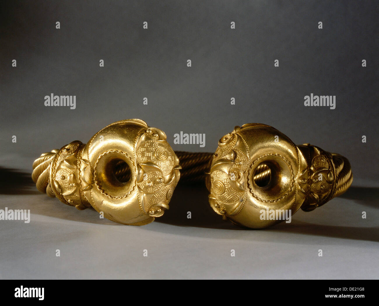 Celtic gold torc hi-res stock photography and images - Alamy