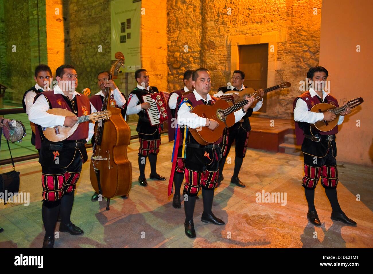 Strolling Minstrel High Resolution Stock Photography and Images - Alamy