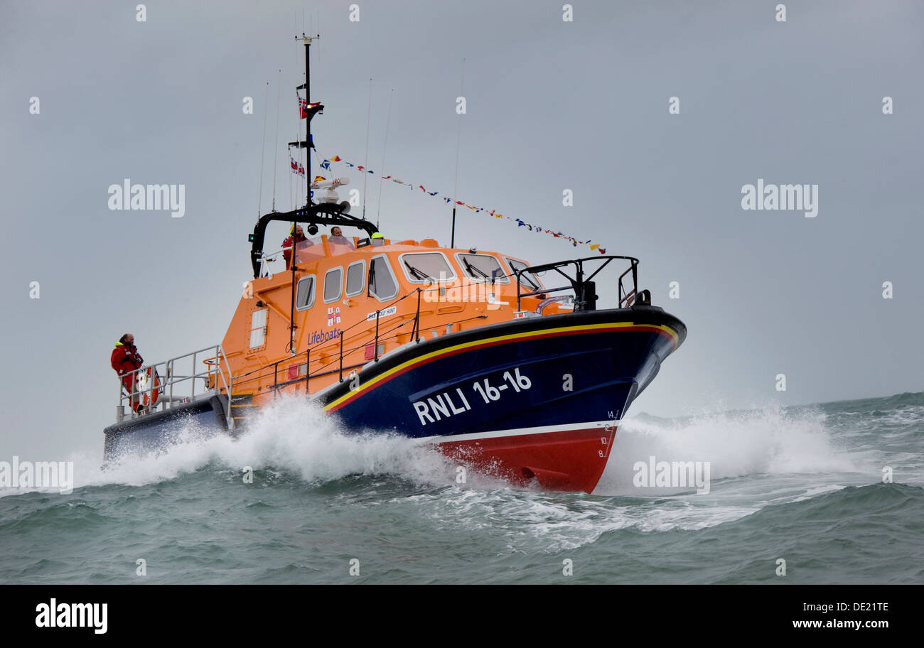 The RNLI Tamar-class lifeboat Mollie Hunt in action off Appledore on ...