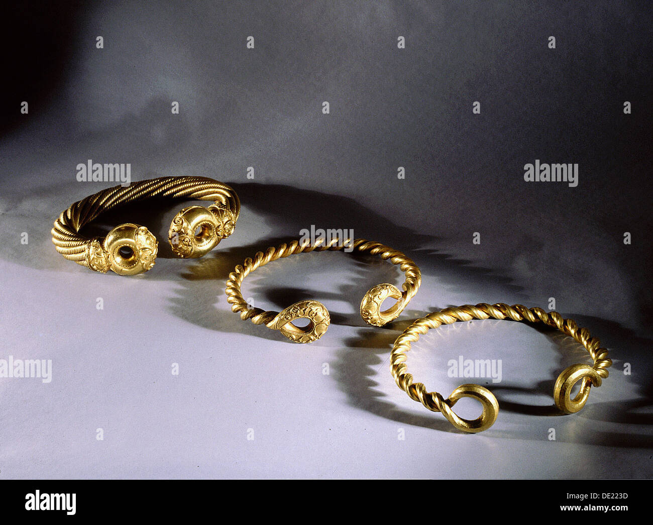 Celtic gold torc hi-res stock photography and images - Alamy