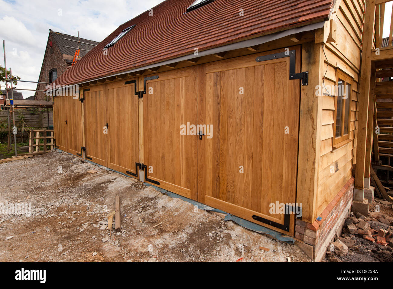 self building house, constructing green oak timber framed 3 bay garage ...