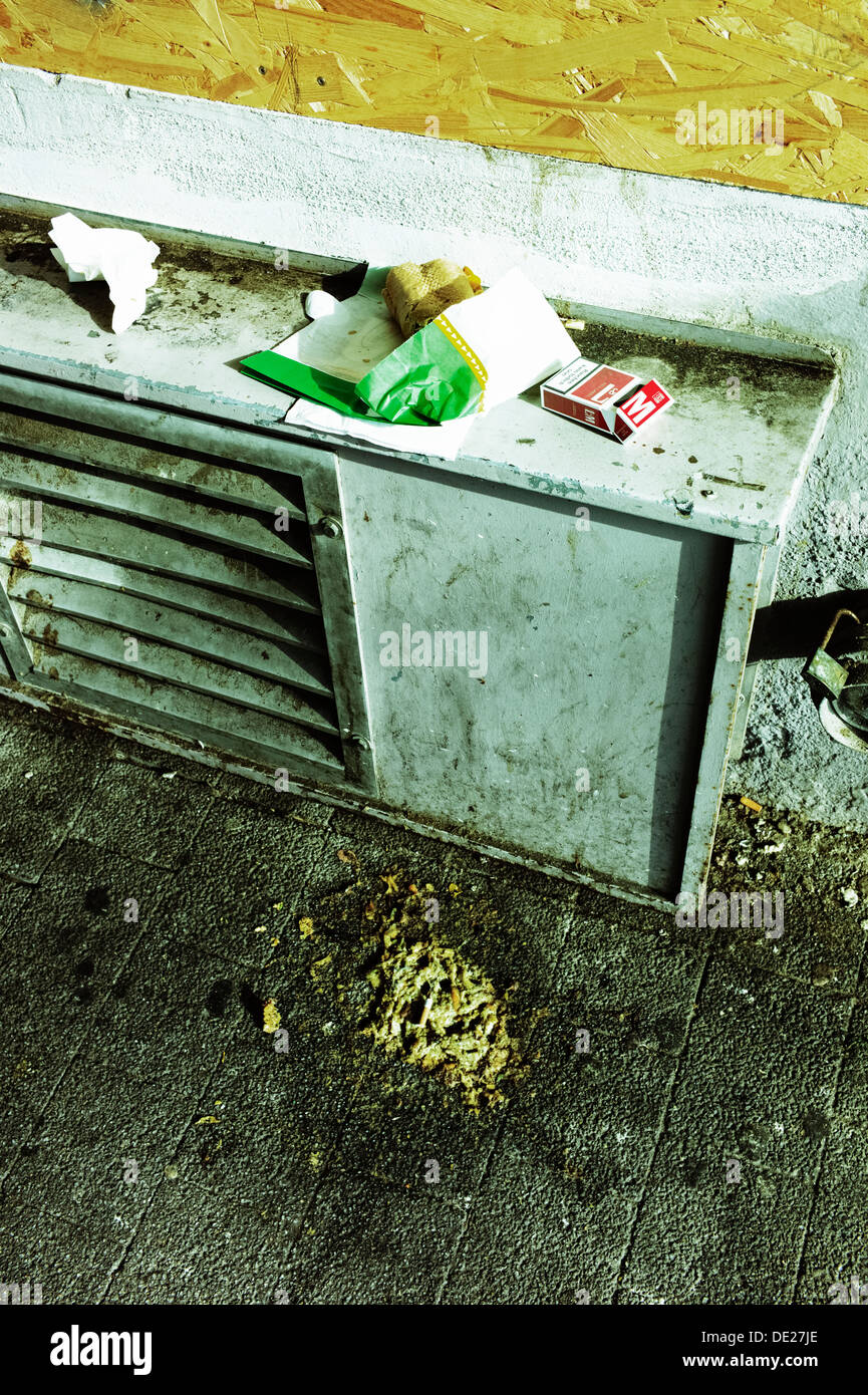 Street vomit hi-res stock photography and images - Alamy