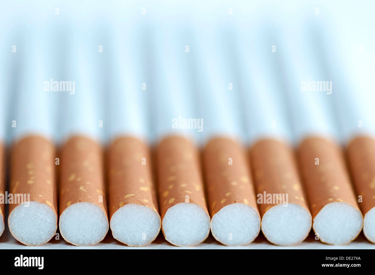 Cork tipped cigarettes hi-res stock photography and images - Alamy