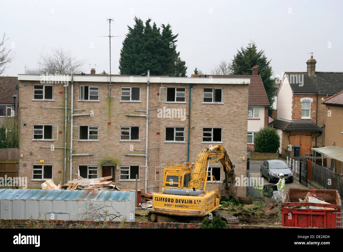 Demolition site excavator clearing hi-res stock photography and images ...