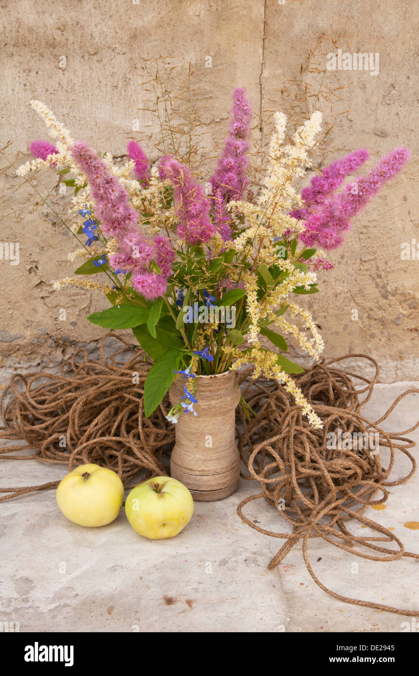 Rope still life hi-res stock photography and images - Alamy
